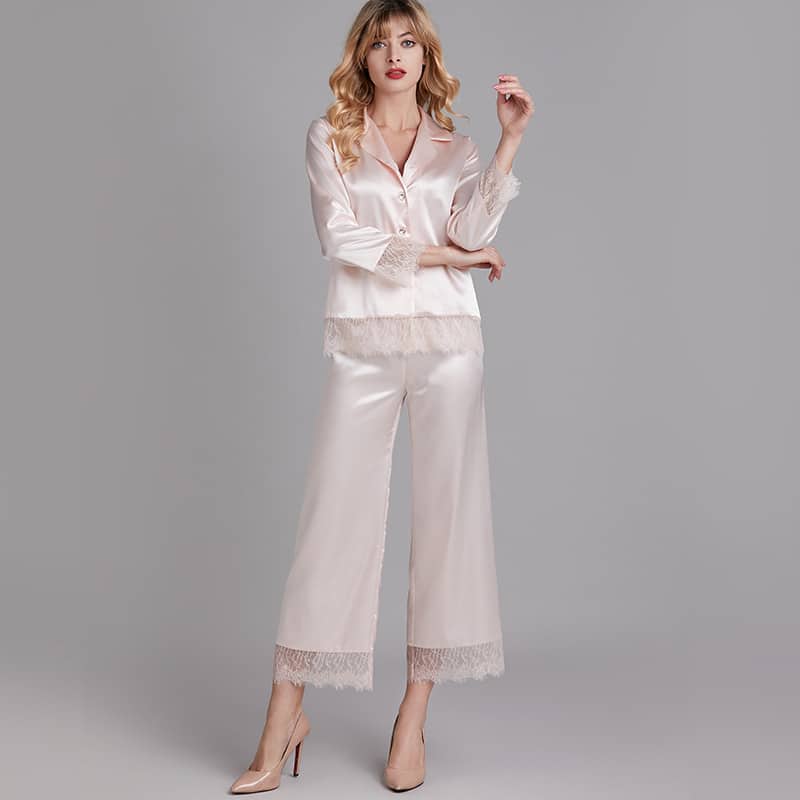 Pyjamaset med spets och satin för kvinnor • Alla-Pyjamas