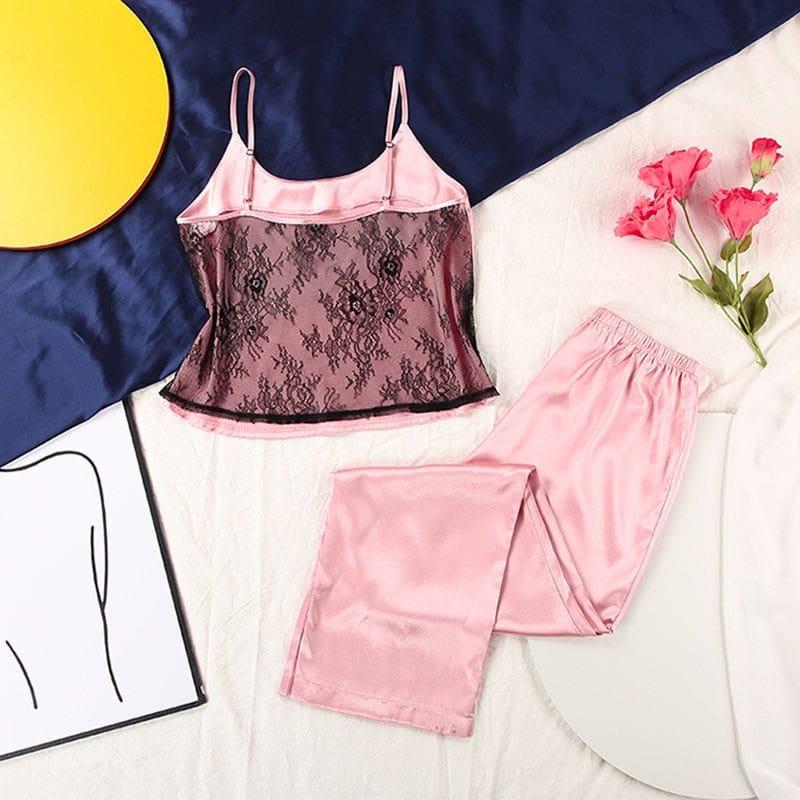 Pyjamas i satin med spetsar på baksidan • Alla-Pyjamas